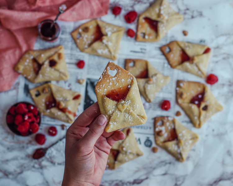 Valentine's day cookies - love letter recipe - carinaberry.com